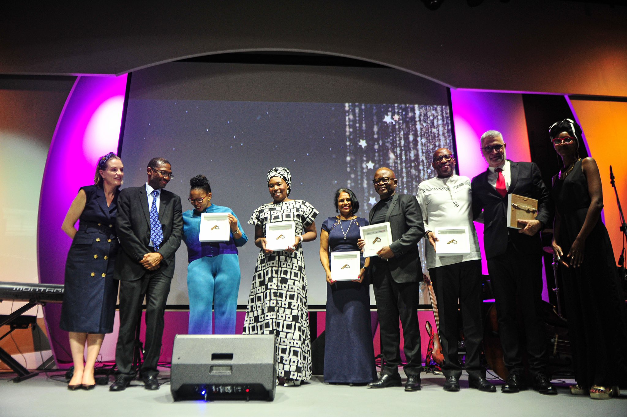 Greeting.JPG — Helen Suzman Foundation